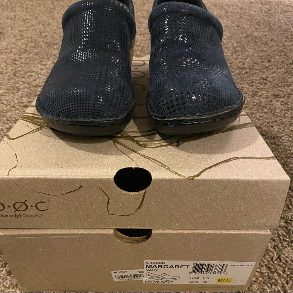 B. O. C.- Born Concept. Navy. Clogs. - Gem